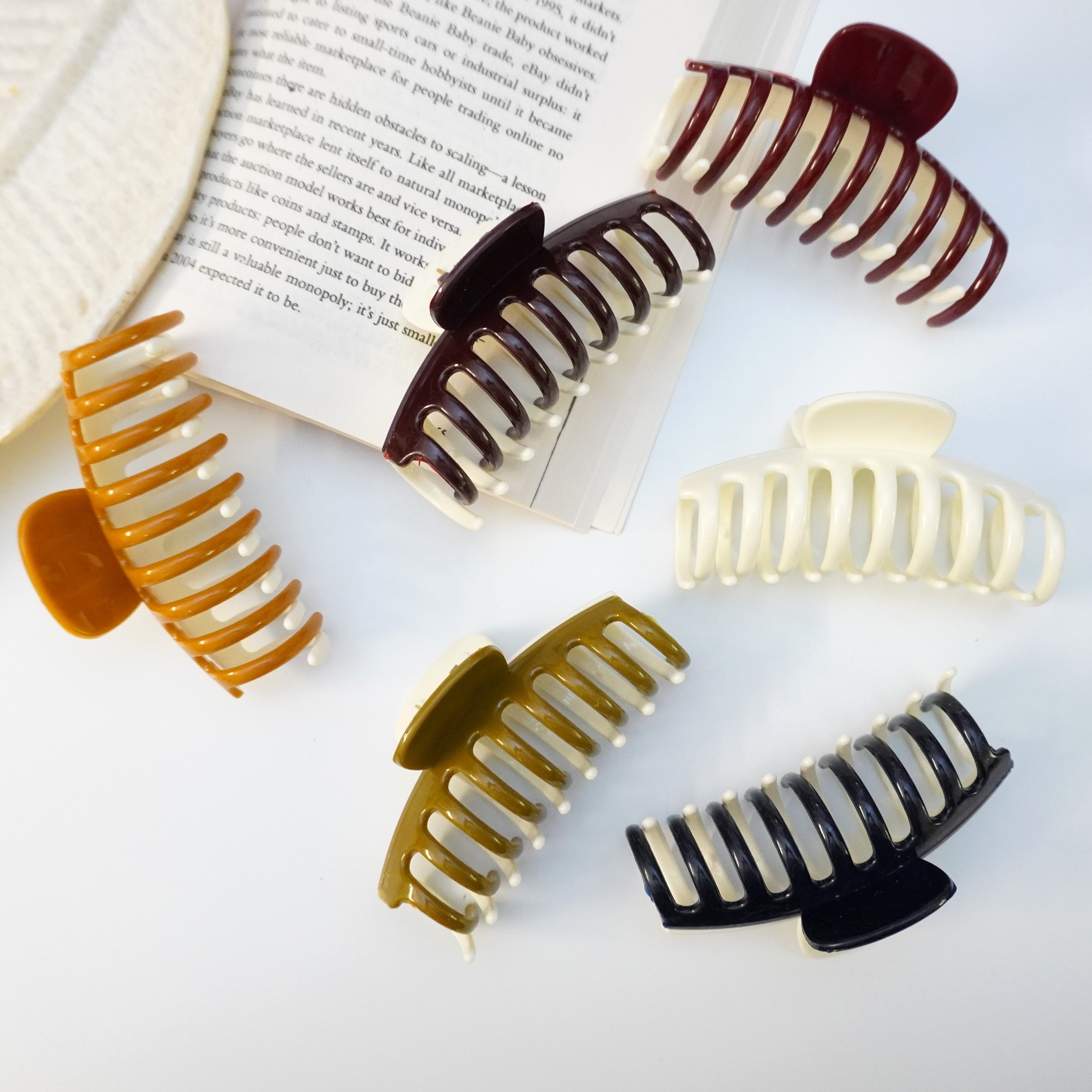 DUAL COLOURED CYLINDRICAL LARGE HAIR CLAW CLUTCHER – SAAR BEAUTY